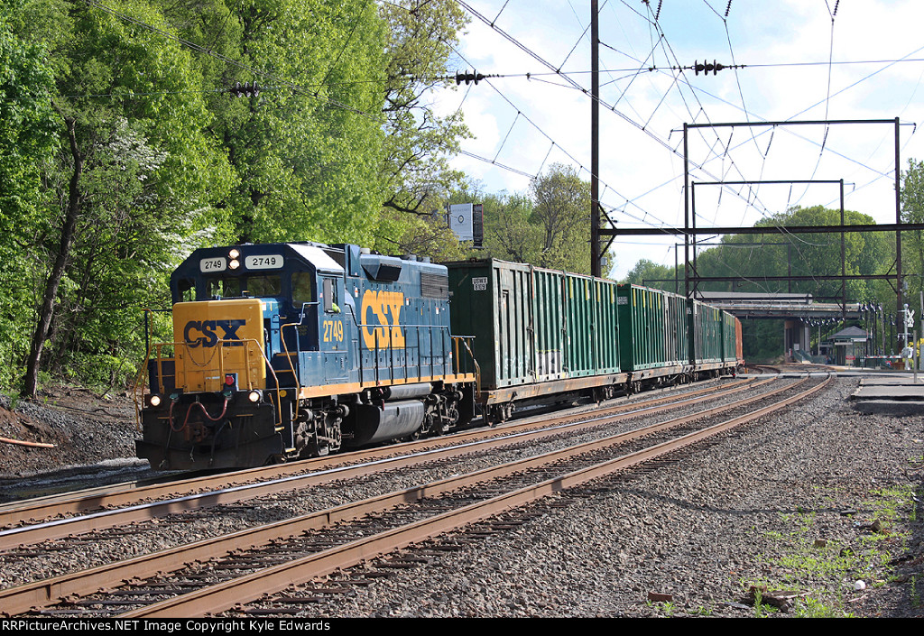 CSX GP38-2 #2749 on Q706-09